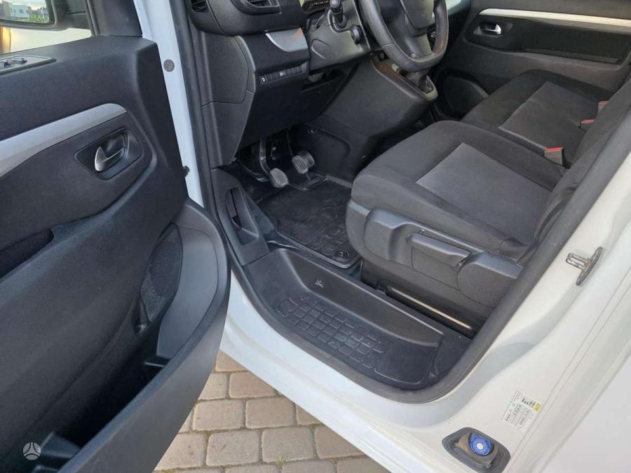 White Opel Vivaro 2020 in Riga, with an engine capacity of 2.00 L and mileage of 141 thousand km for 16950 €, photo 12 on AUTOMOTO.COM.LV