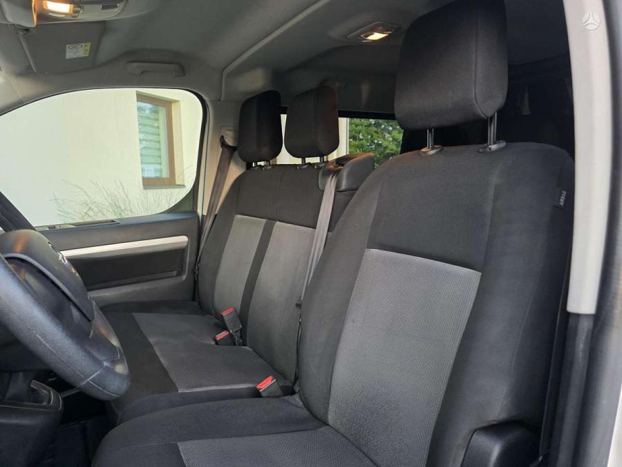 White Opel Vivaro 2020 in Riga, with an engine capacity of 2.00 L and mileage of 141 thousand km for 16950 €, photo 13 on AUTOMOTO.COM.LV