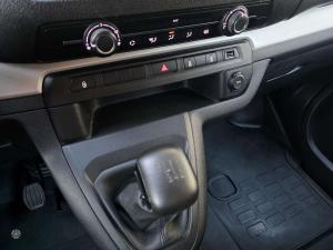 White Opel Vivaro 2020 in Riga, with an engine capacity of 2.00 L and mileage of 141 thousand km for 16950 €, photo 20 on AUTOMOTO.COM.LV