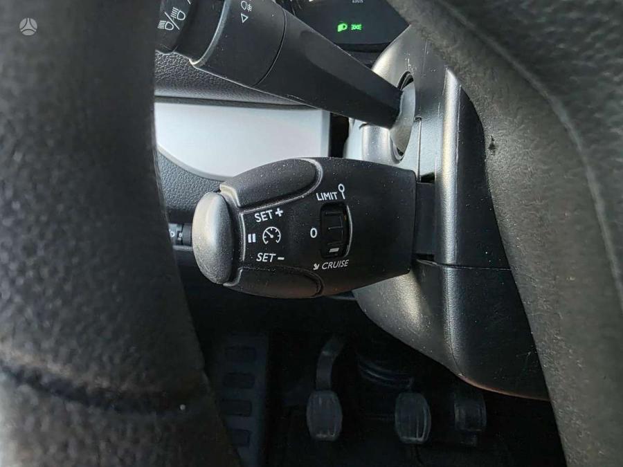 White Opel Vivaro 2020 in Riga, with an engine capacity of 2.00 L and mileage of 141 thousand km for 16950 €, photo 22 on AUTOMOTO.COM.LV