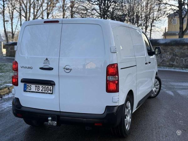 White Opel Vivaro 2021 in Kaunas, with an engine capacity of 1.50 L and mileage of 145 thousand km for 10850 €, photo 1 on AUTOMOTO.COM.LV