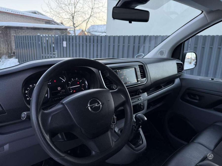 White Opel Vivaro 2021 in Kaunas, with an engine capacity of 1.50 L and mileage of 165 thousand km for 10450 €, photo 6 on AUTOMOTO.COM.LV