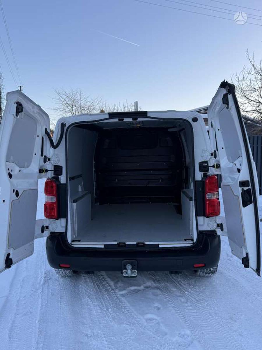 White Opel Vivaro 2021 in Kaunas, with an engine capacity of 1.50 L and mileage of 165 thousand km for 10450 €, photo 15 on AUTOMOTO.COM.LV