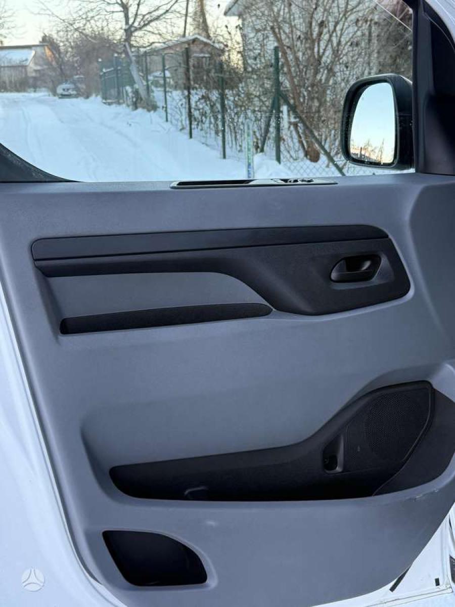 White Opel Vivaro 2021 in Kaunas, with an engine capacity of 1.50 L and mileage of 165 thousand km for 10450 €, photo 19 on AUTOMOTO.COM.LV