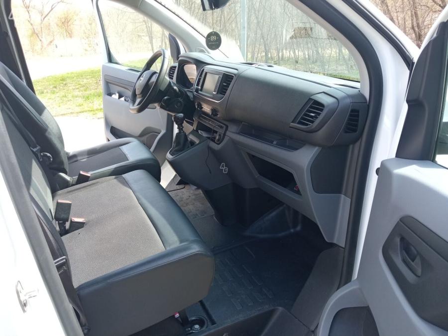 White Opel Vivaro 2021 in Vilnius, with an engine capacity of 2.00 L and mileage of 176 thousand km for 14790 €, photo 16 on AUTOMOTO.COM.LV
