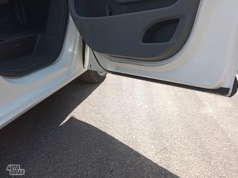 White Opel Vivaro 2021 in Vilnius, with an engine capacity of 2.00 L and mileage of 176 thousand km for 14790 €, photo 19 on AUTOMOTO.COM.LV