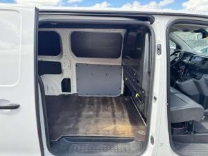 White Opel Vivaro 2021 in Radviliskis, with an engine capacity of 1.50 L and mileage of 155 thousand km for 13249 €, photo 18 on AUTOMOTO.COM.LV