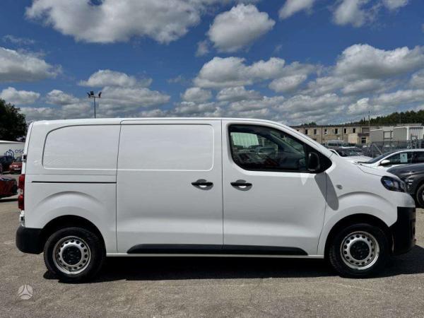 White Opel Vivaro 2021 in Radviliskis, with an engine capacity of 1.50 L and mileage of 155 thousand km for 12886 €, photo 5 on AUTOMOTO.COM.LV