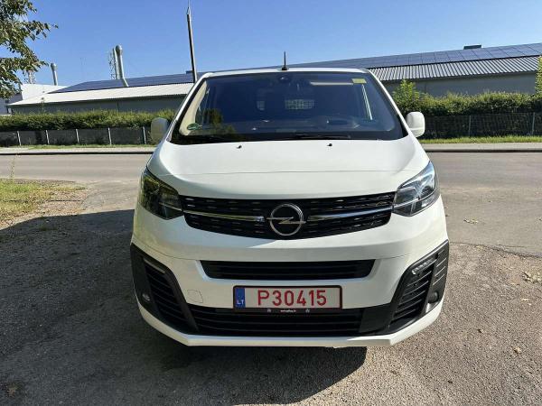 White Opel Vivaro 2021 in Kaunas, with an engine capacity of 1.50 L and mileage of 179 thousand km for 12800 €, photo 2 on AUTOMOTO.COM.LV