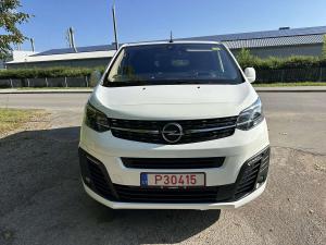 White Opel Vivaro 2021 in Kaunas, with an engine capacity of 1.50 L and mileage of 179 thousand km for 12800 €, photo 3 on AUTOMOTO.COM.LV