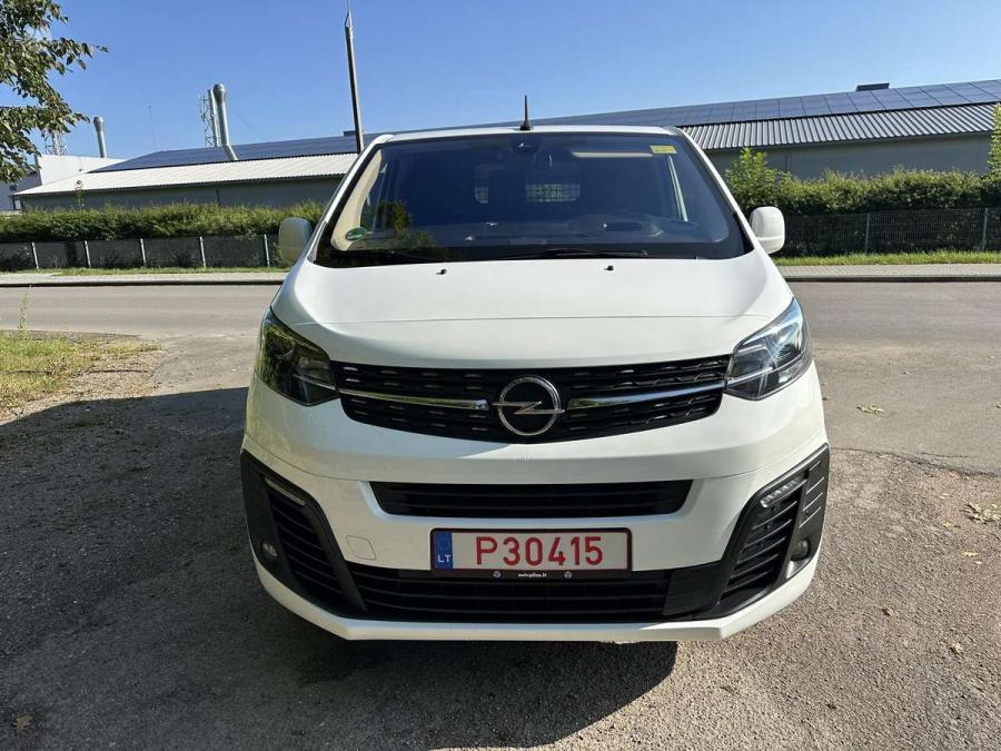 White Opel Vivaro 2021 in Kaunas, with an engine capacity of 1.50 L and mileage of 179 thousand km for 12800 €, photo 3 on AUTOMOTO.COM.LV