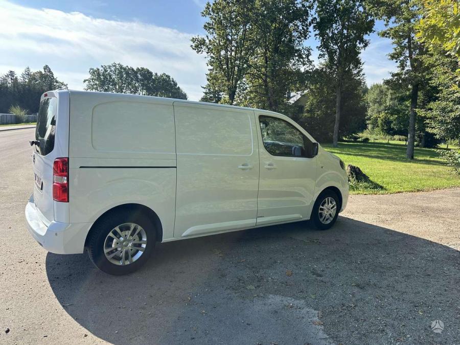 White Opel Vivaro 2021 in Kaunas, with an engine capacity of 1.50 L and mileage of 179 thousand km for 12800 €, photo 7 on AUTOMOTO.COM.LV
