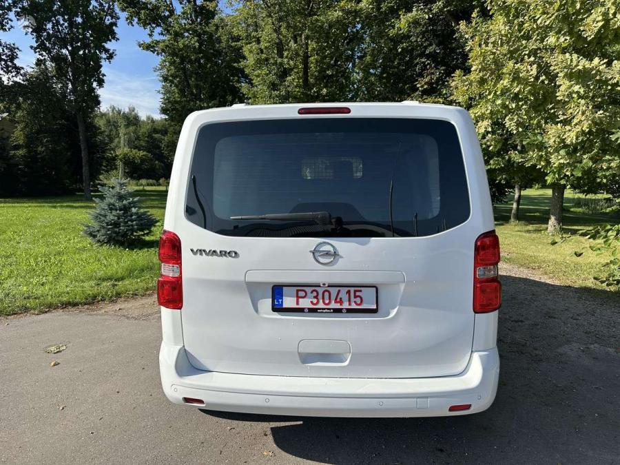 White Opel Vivaro 2021 in Kaunas, with an engine capacity of 1.50 L and mileage of 179 thousand km for 12800 €, photo 9 on AUTOMOTO.COM.LV