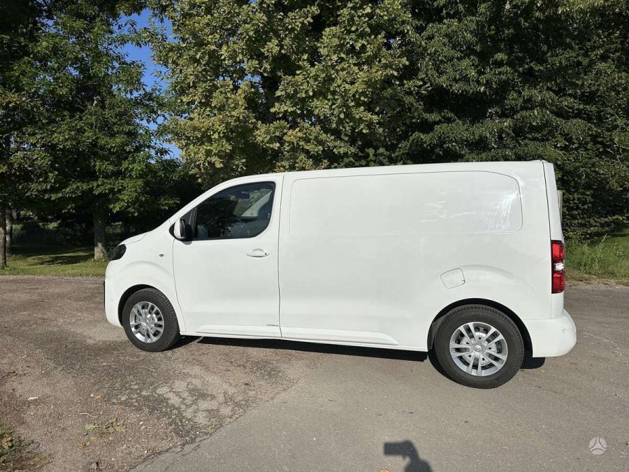 White Opel Vivaro 2021 in Kaunas, with an engine capacity of 1.50 L and mileage of 179 thousand km for 12800 €, photo 11 on AUTOMOTO.COM.LV