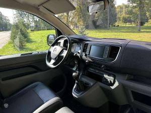White Opel Vivaro 2021 in Kaunas, with an engine capacity of 1.50 L and mileage of 179 thousand km for 12800 €, photo 16 on AUTOMOTO.COM.LV