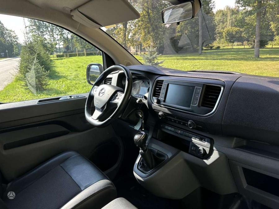 White Opel Vivaro 2021 in Kaunas, with an engine capacity of 1.50 L and mileage of 179 thousand km for 12800 €, photo 16 on AUTOMOTO.COM.LV