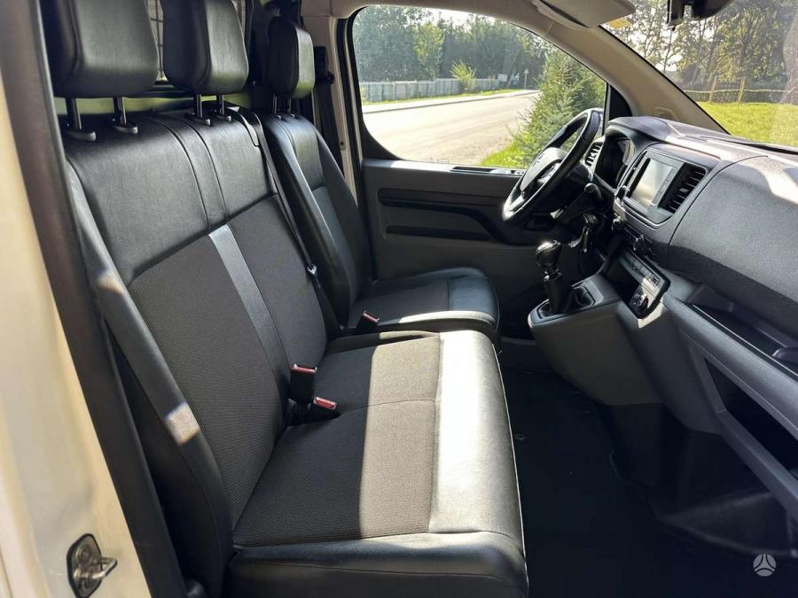 White Opel Vivaro 2021 in Kaunas, with an engine capacity of 1.50 L and mileage of 179 thousand km for 12800 €, photo 17 on AUTOMOTO.COM.LV