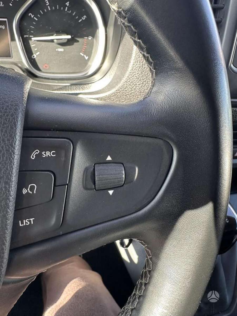 White Opel Vivaro 2021 in Kaunas, with an engine capacity of 1.50 L and mileage of 179 thousand km for 12800 €, photo 20 on AUTOMOTO.COM.LV