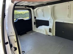 White Opel Vivaro 2021 in Kaunas, with an engine capacity of 1.50 L and mileage of 179 thousand km for 12800 €, photo 25 on AUTOMOTO.COM.LV