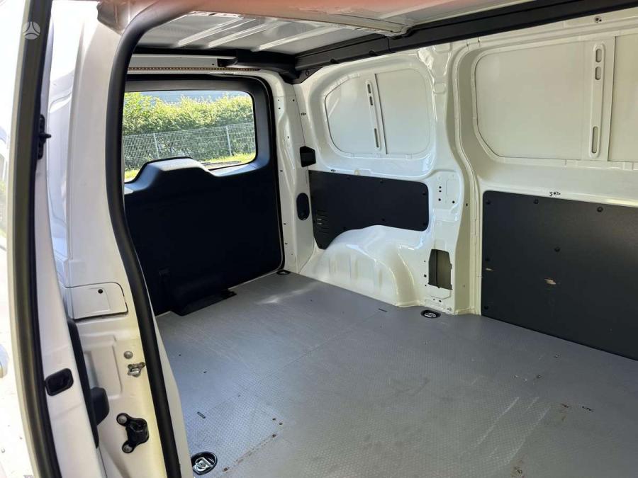 White Opel Vivaro 2021 in Kaunas, with an engine capacity of 1.50 L and mileage of 179 thousand km for 12800 €, photo 25 on AUTOMOTO.COM.LV