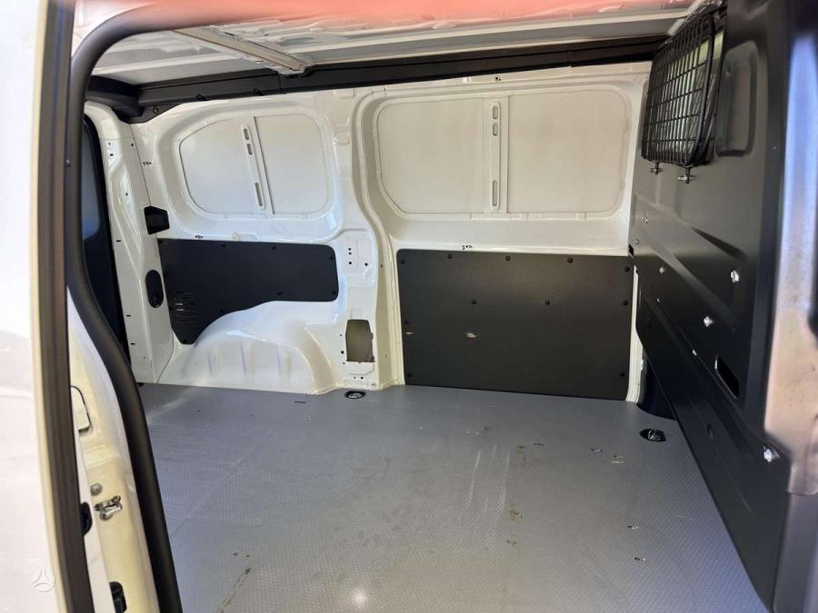 White Opel Vivaro 2021 in Kaunas, with an engine capacity of 1.50 L and mileage of 179 thousand km for 12800 €, photo 26 on AUTOMOTO.COM.LV