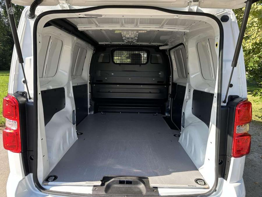 White Opel Vivaro 2021 in Kaunas, with an engine capacity of 1.50 L and mileage of 179 thousand km for 12800 €, photo 27 on AUTOMOTO.COM.LV