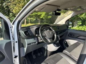 White Opel Vivaro 2021 in Kaunas, with an engine capacity of 1.50 L and mileage of 179 thousand km for 12800 €, photo 33 on AUTOMOTO.COM.LV