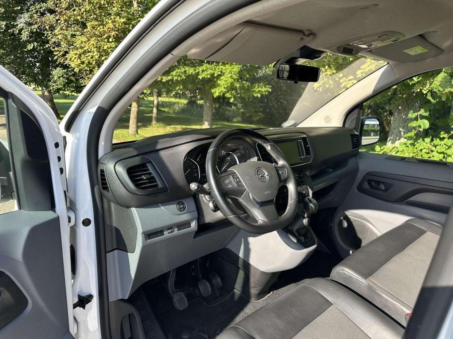 White Opel Vivaro 2021 in Kaunas, with an engine capacity of 1.50 L and mileage of 179 thousand km for 12800 €, photo 33 on AUTOMOTO.COM.LV