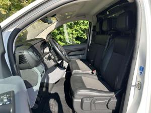 White Opel Vivaro 2021 in Kaunas, with an engine capacity of 1.50 L and mileage of 179 thousand km for 12800 €, photo 34 on AUTOMOTO.COM.LV