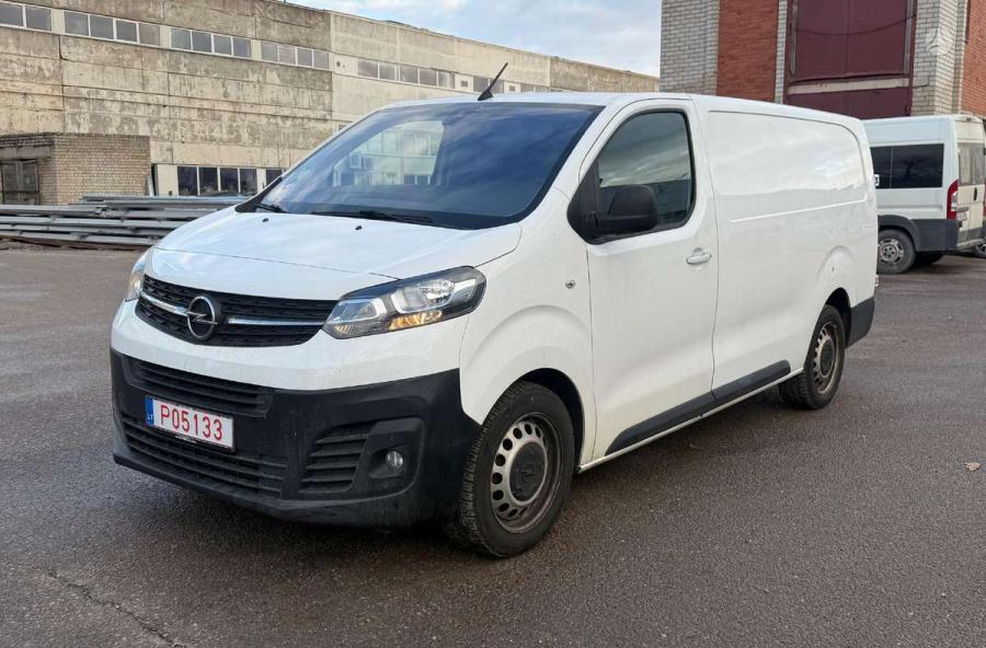 White Opel Vivaro 2022 in Kaunas, with an engine capacity of 2.00 L and mileage of 86 thousand km for 17550 €, photo 1 on AUTOMOTO.COM.LV