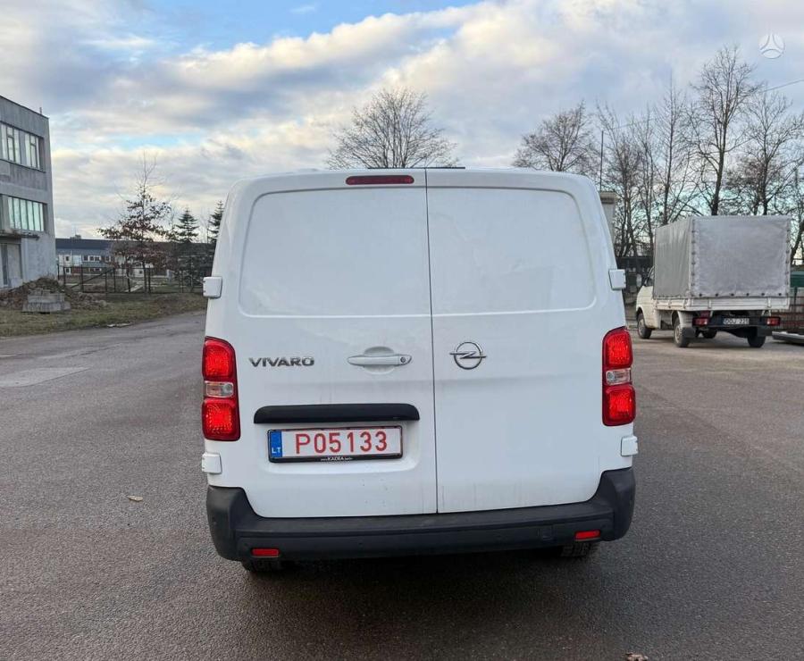 White Opel Vivaro 2022 in Kaunas, with an engine capacity of 2.00 L and mileage of 86 thousand km for 17550 €, photo 4 on AUTOMOTO.COM.LV