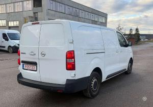 White Opel Vivaro 2022 in Kaunas, with an engine capacity of 2.00 L and mileage of 86 thousand km for 17550 €, photo 5 on AUTOMOTO.COM.LV