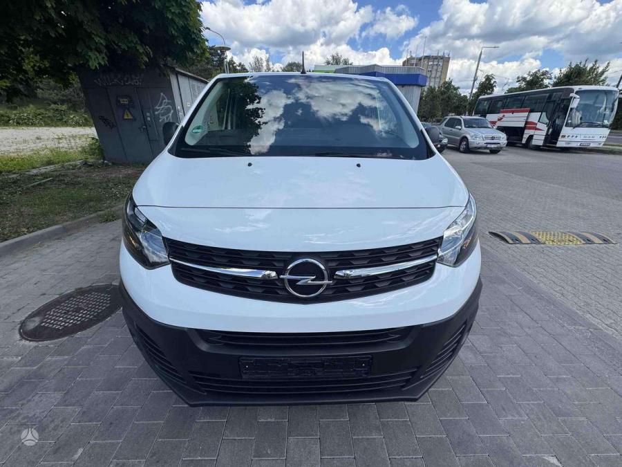 White Opel Vivaro 2022 in Taurage, with an engine capacity of 2.00 L and mileage of 253 thousand km for 15800 €, photo 4 on AUTOMOTO.COM.LV