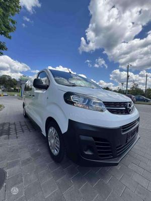 White Opel Vivaro 2022 in Taurage, with an engine capacity of 2.00 L and mileage of 253 thousand km for 15800 €, photo 5 on AUTOMOTO.COM.LV