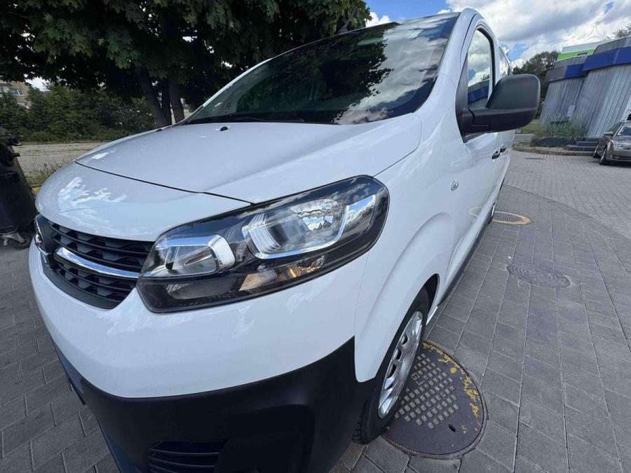 White Opel Vivaro 2022 in Taurage, with an engine capacity of 2.00 L and mileage of 253 thousand km for 15800 €, photo 6 on AUTOMOTO.COM.LV