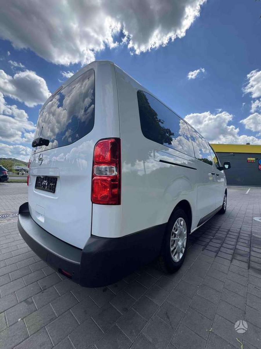 White Opel Vivaro 2022 in Taurage, with an engine capacity of 2.00 L and mileage of 253 thousand km for 15800 €, photo 8 on AUTOMOTO.COM.LV