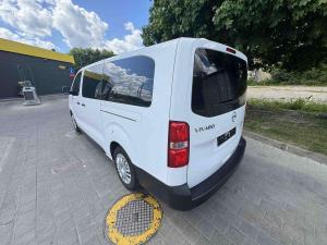 White Opel Vivaro 2022 in Taurage, with an engine capacity of 2.00 L and mileage of 253 thousand km for 15800 €, photo 9 on AUTOMOTO.COM.LV