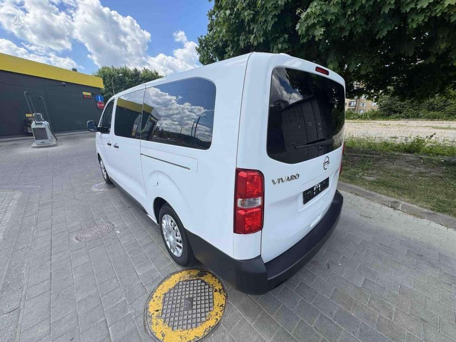 White Opel Vivaro 2022 in Taurage, with an engine capacity of 2.00 L and mileage of 253 thousand km for 15800 €, photo 9 on AUTOMOTO.COM.LV
