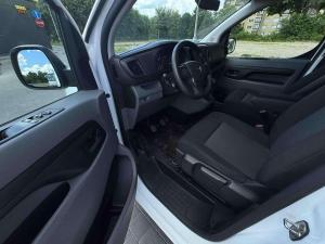 White Opel Vivaro 2022 in Taurage, with an engine capacity of 2.00 L and mileage of 253 thousand km for 15800 €, photo 12 on AUTOMOTO.COM.LV