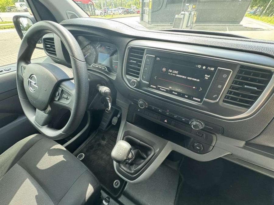 White Opel Vivaro 2022 in Taurage, with an engine capacity of 2.00 L and mileage of 253 thousand km for 15800 €, photo 13 on AUTOMOTO.COM.LV