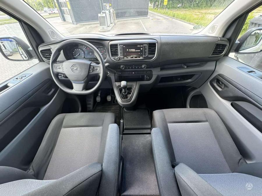 White Opel Vivaro 2022 in Taurage, with an engine capacity of 2.00 L and mileage of 253 thousand km for 15800 €, photo 14 on AUTOMOTO.COM.LV
