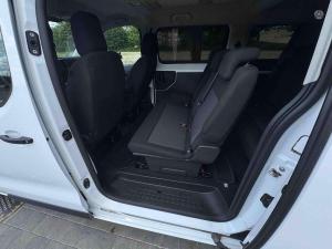 White Opel Vivaro 2022 in Taurage, with an engine capacity of 2.00 L and mileage of 253 thousand km for 15800 €, photo 15 on AUTOMOTO.COM.LV