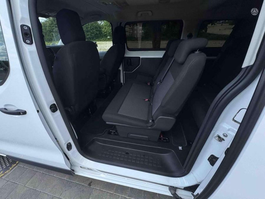 White Opel Vivaro 2022 in Taurage, with an engine capacity of 2.00 L and mileage of 253 thousand km for 15800 €, photo 15 on AUTOMOTO.COM.LV