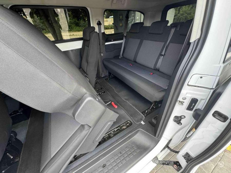 White Opel Vivaro 2022 in Taurage, with an engine capacity of 2.00 L and mileage of 253 thousand km for 15800 €, photo 17 on AUTOMOTO.COM.LV