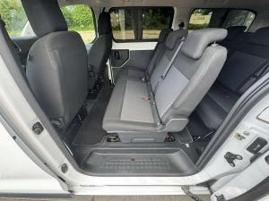 White Opel Vivaro 2022 in Taurage, with an engine capacity of 2.00 L and mileage of 253 thousand km for 15800 €, photo 19 on AUTOMOTO.COM.LV