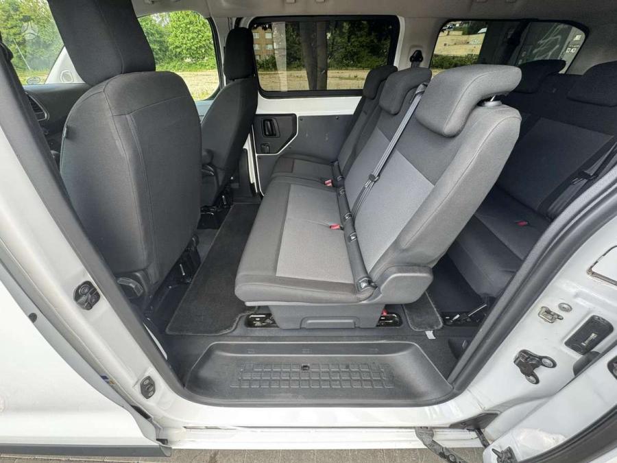 White Opel Vivaro 2022 in Taurage, with an engine capacity of 2.00 L and mileage of 253 thousand km for 15800 €, photo 19 on AUTOMOTO.COM.LV