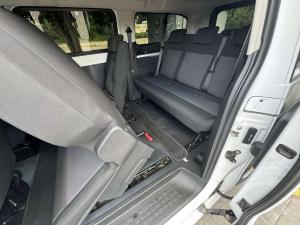 White Opel Vivaro 2022 in Taurage, with an engine capacity of 2.00 L and mileage of 253 thousand km for 15800 €, photo 20 on AUTOMOTO.COM.LV