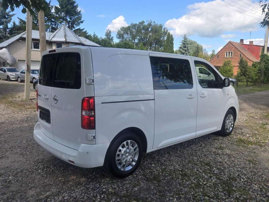 White Opel Vivaro 2022 in Marijampole, with an engine capacity of 1.50 L and mileage of 38 thousand km for 15300 €, photo 4 on AUTOMOTO.COM.LV
