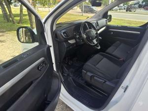 White Opel Vivaro 2022 in Marijampole, with an engine capacity of 1.50 L and mileage of 38 thousand km for 15300 €, photo 7 on AUTOMOTO.COM.LV