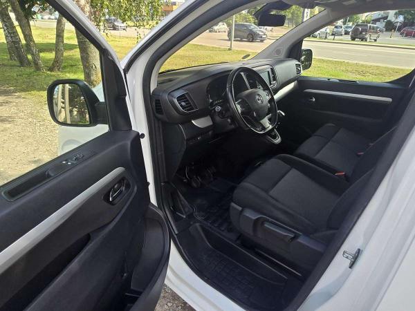 White Opel Vivaro 2022 in Marijampole, with an engine capacity of 1.50 L and mileage of 38 thousand km for 15300 €, photo 7 on AUTOMOTO.COM.LV